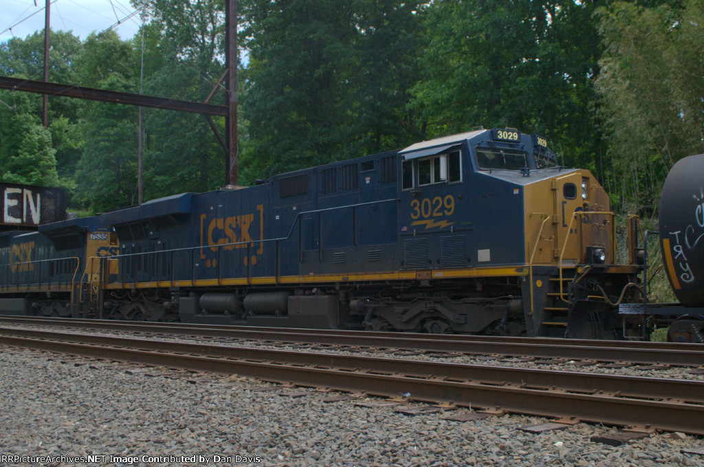 CSX ES44AH 3029 trails on Q418-31